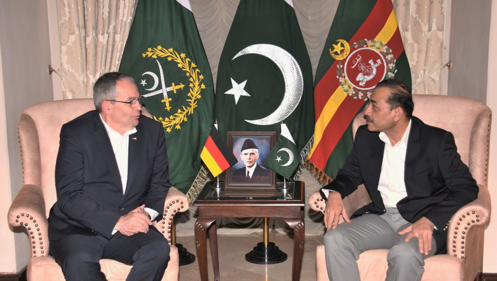 GHQ: COAS Pakistan holds meeting with German Army Chief - HUM News