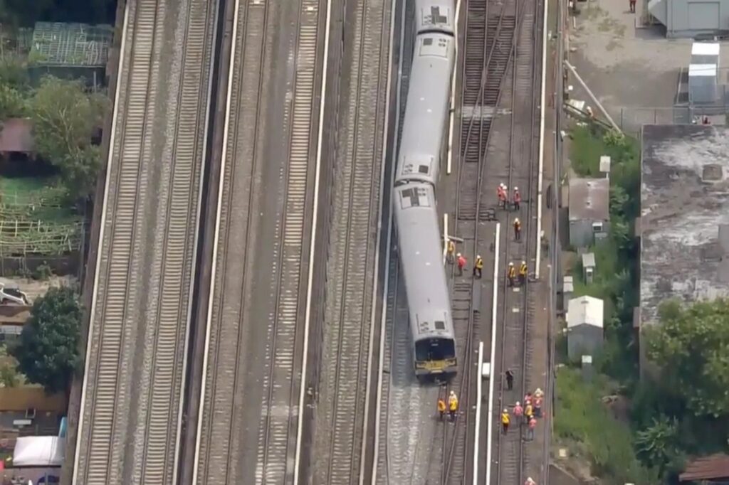 Allama Iqbal Express derails near Padidan railway station Pakistan ...