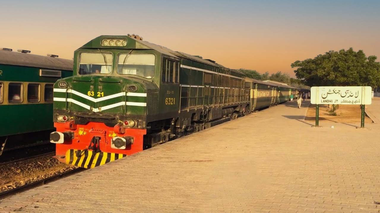 Pakistan Railways plans to make Awam Express operational again - HUM News