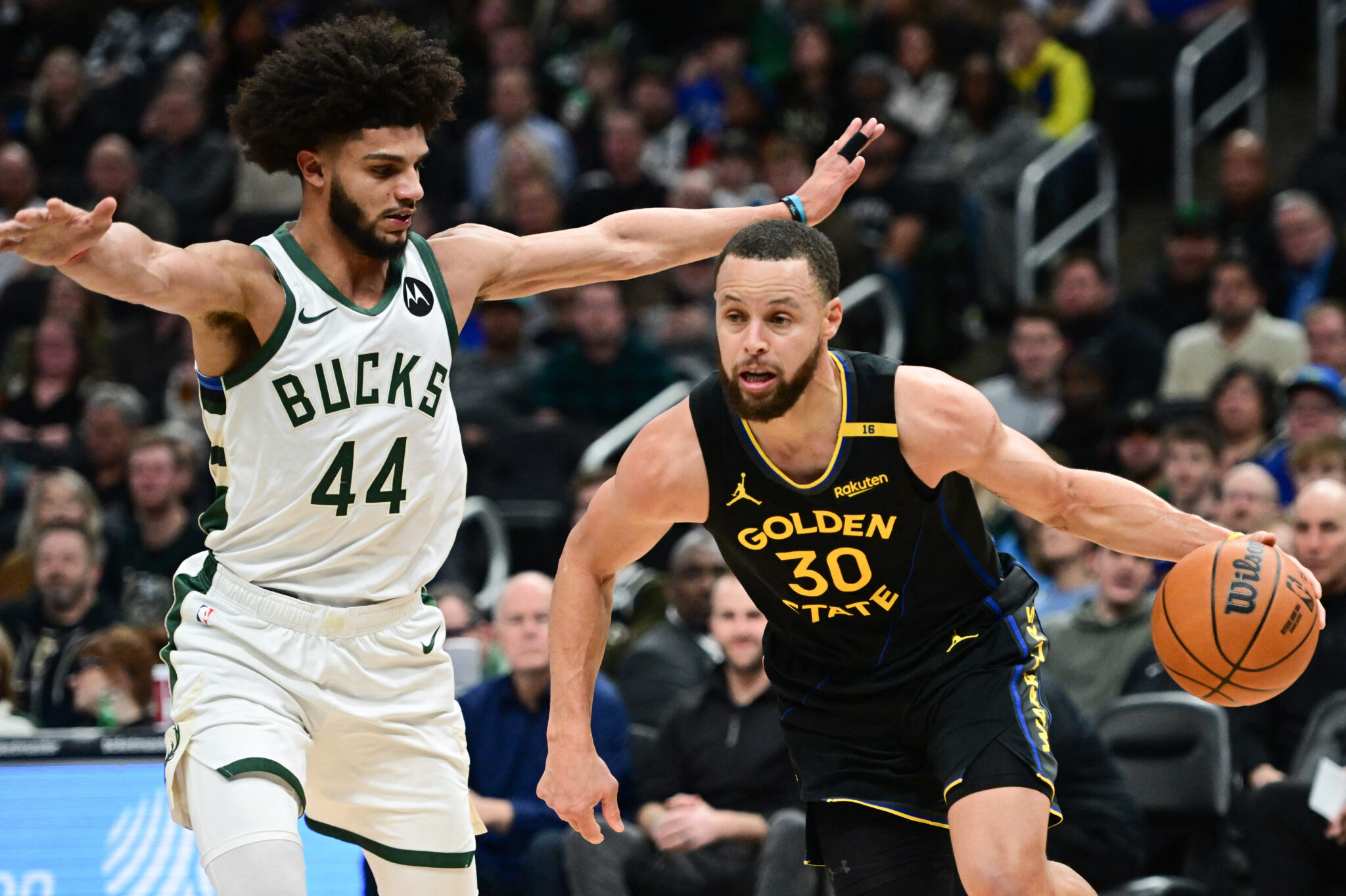 Curry and Dame clash, Warriors beat Bucks Sport - HUM News