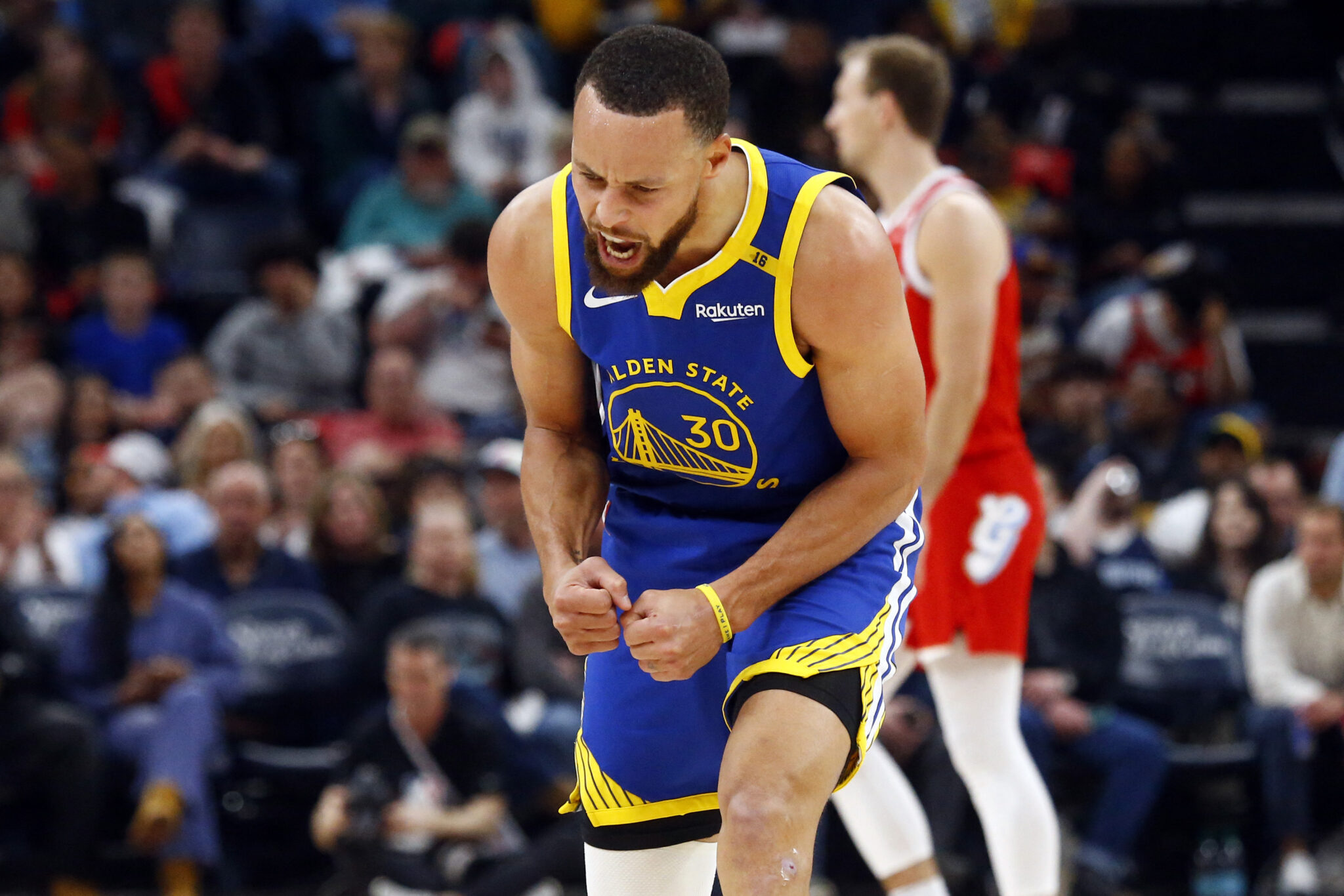 Stephen Curry hits for 52 as Warriors outshoot Grizzlies - HUM News
