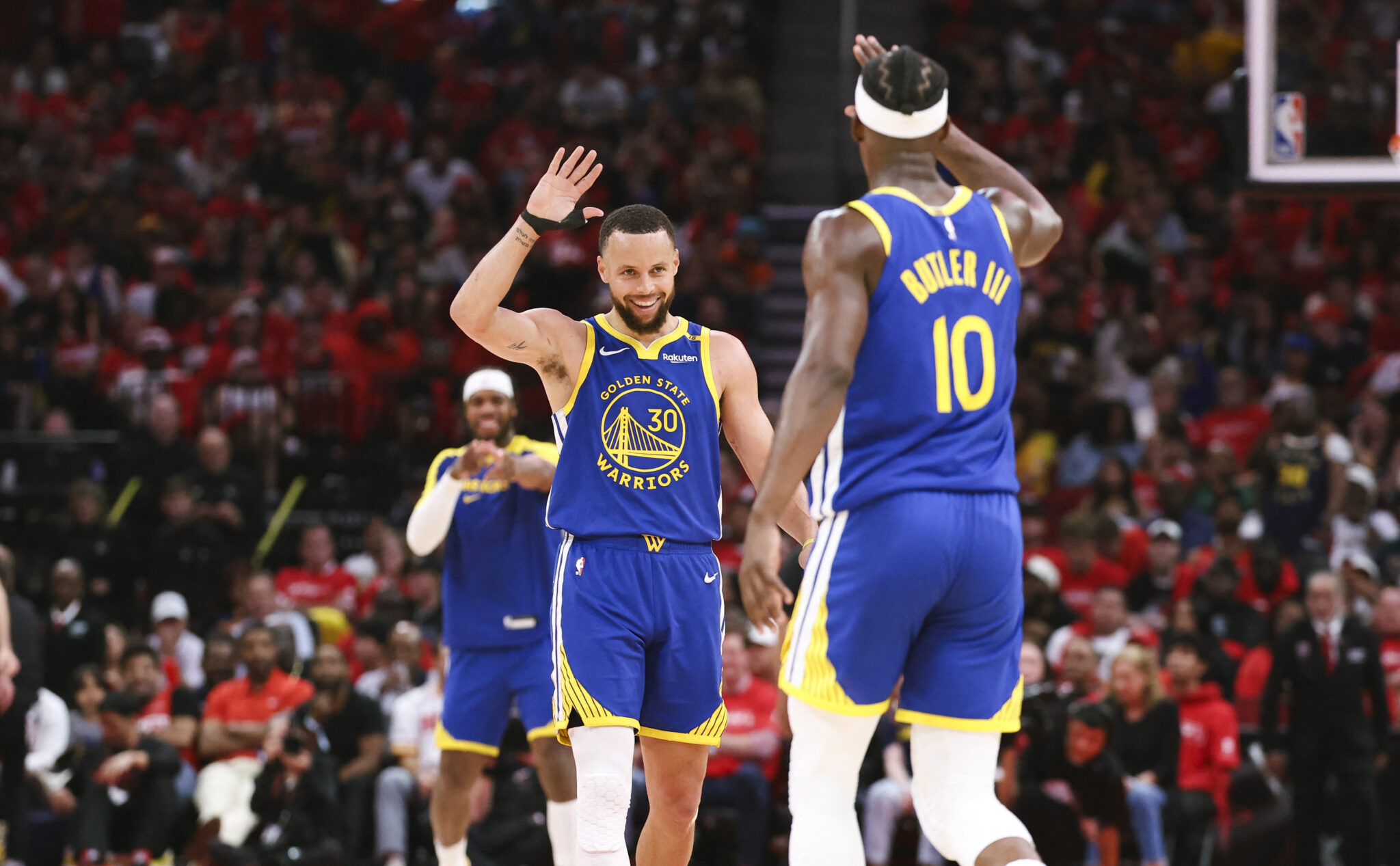 Stephen Curry pours in 31 to propel Warriors past Rockets - HUM News