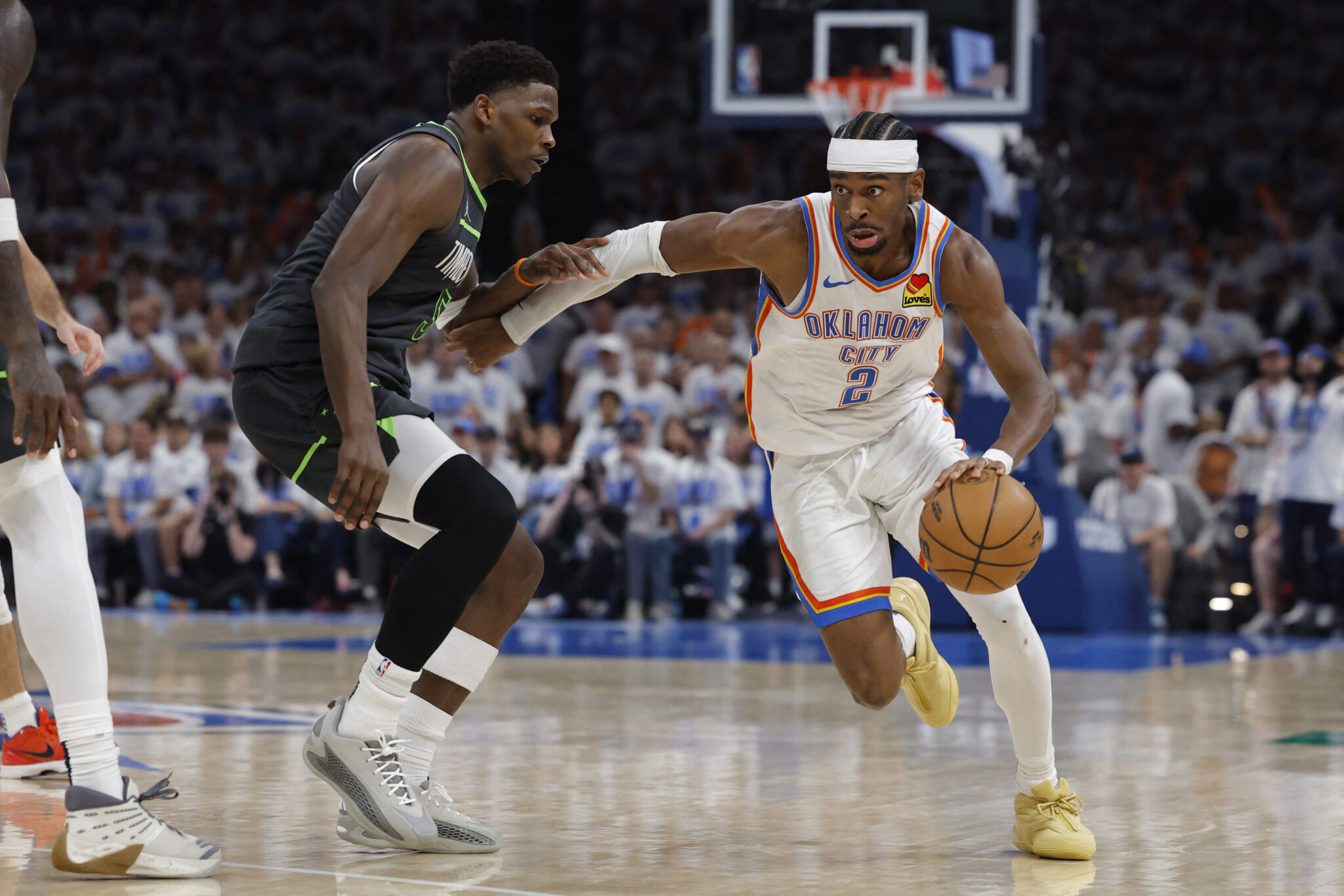 Shai Gilgeous-Alexander, Thunder rout Wolves in opener - HUM News