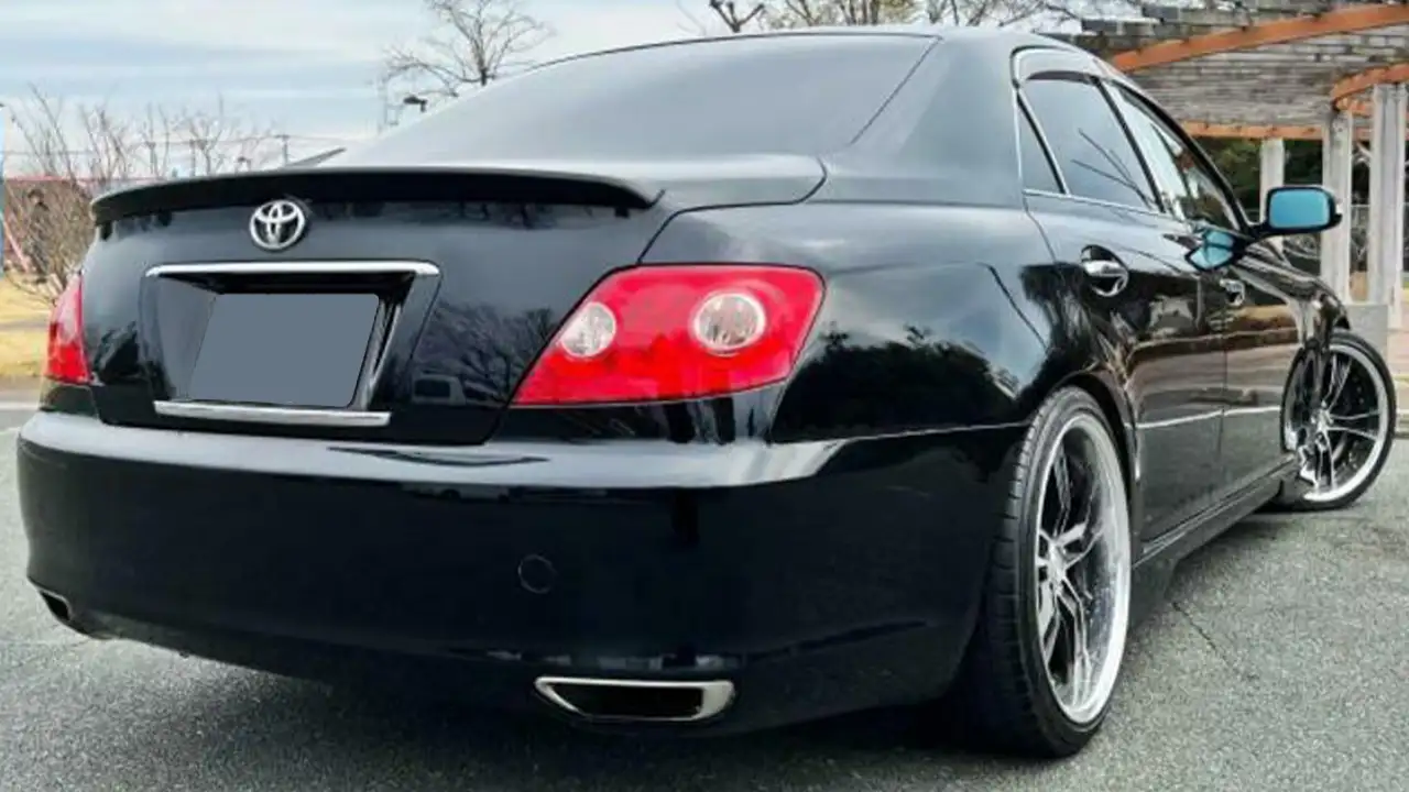 How the Toyota Mark X is still turning heads in Pakistan - HUM News