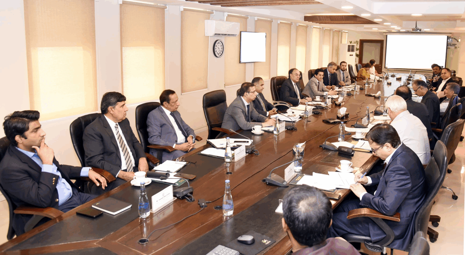 PM forms committee to monitor petroleum pricing, supply dynamics - HUM News
