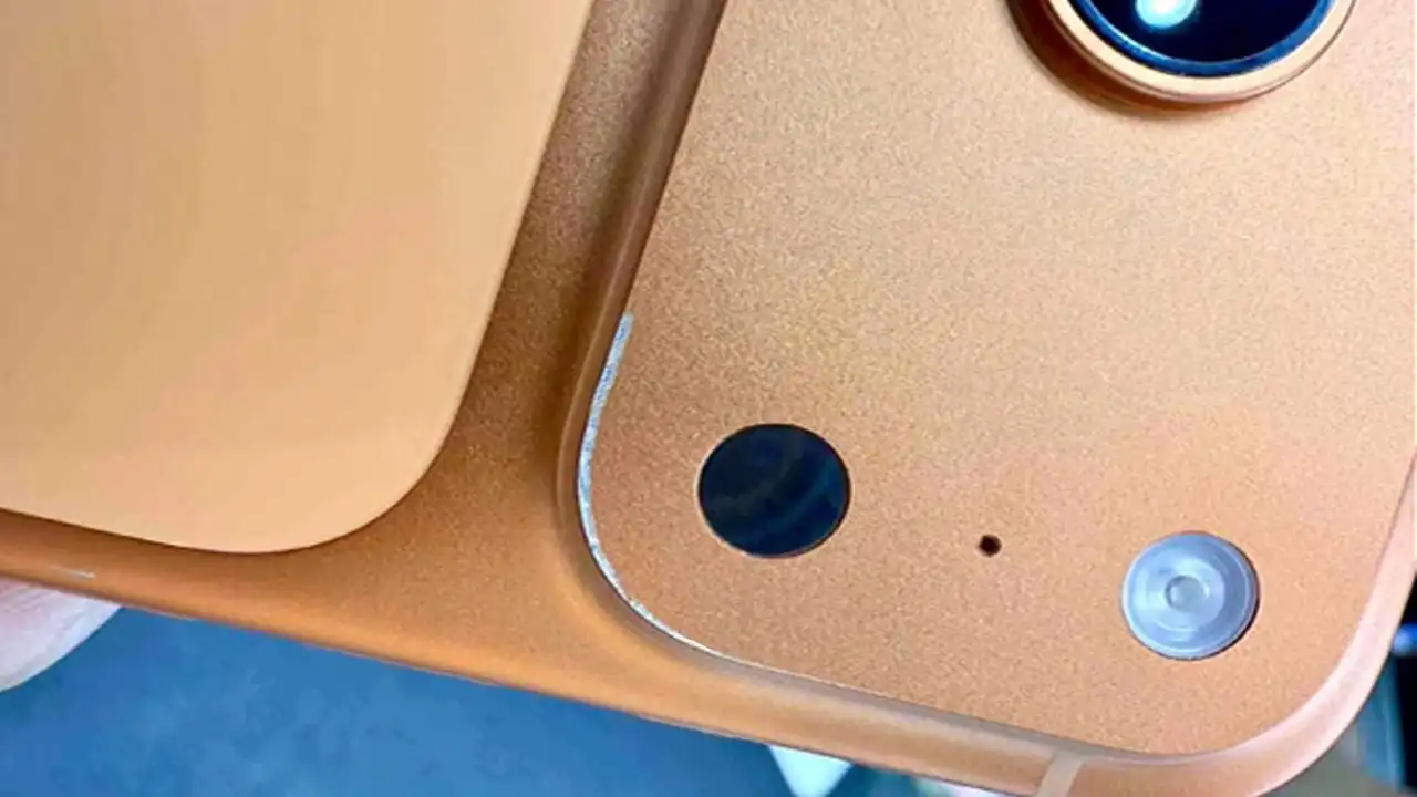 Critics say iPhone 17 Pro scratches too easily without a cover - HUM News