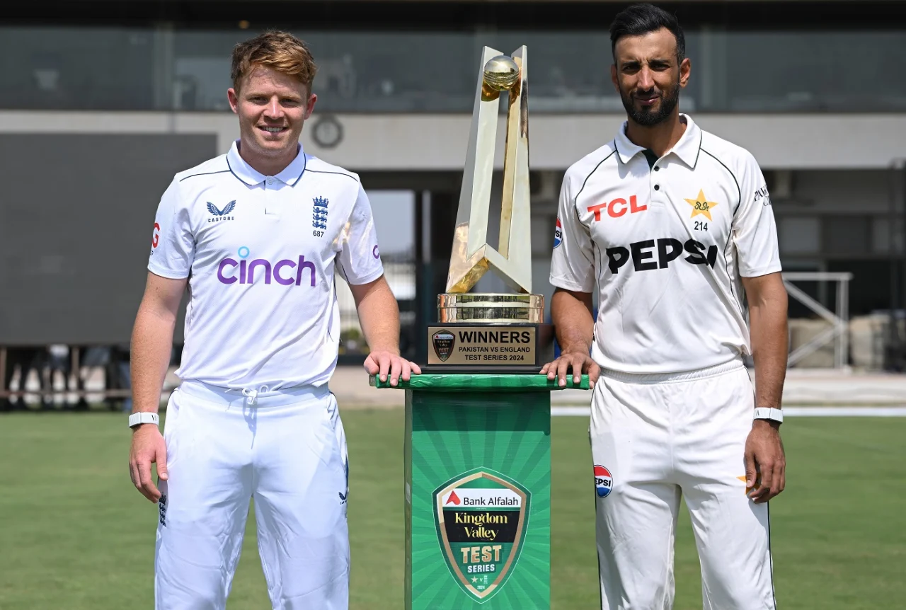 Pakistan, South Africa unveil Test series trophy in Lahore - HUM News