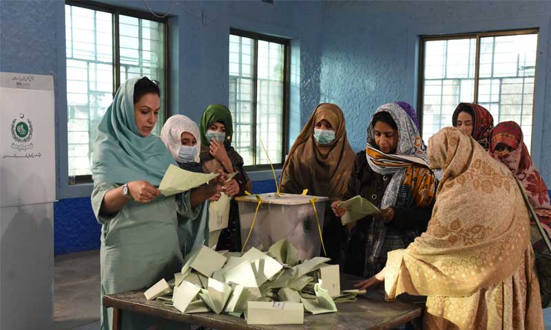 ECP: Pakistan's voter registration gender gap shrinks to 7.1pc from 11 ...